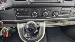 White Volkswagen Transporter 2016 in Marijampole, with an engine capacity of 1.97 L and mileage of 397 thousand km for 10200 €, photo 10 on AUTOMOTO.COM.LV
