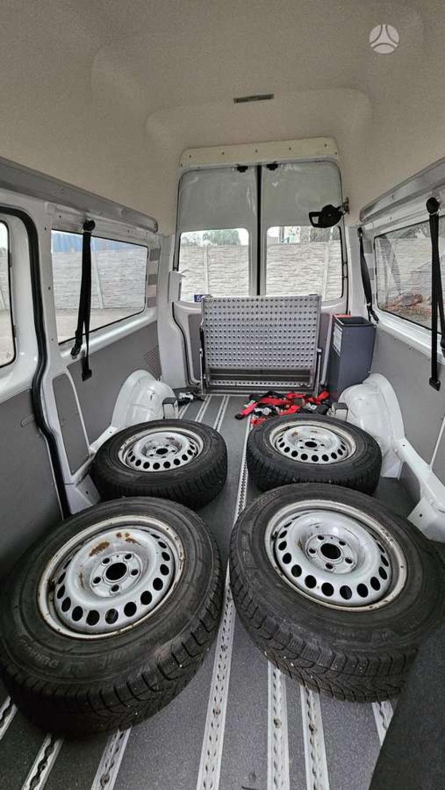 White Volkswagen Transporter 2016 in Marijampole, with an engine capacity of 1.97 L and mileage of 397 thousand km for 10200 €, photo 12 on AUTOMOTO.COM.LV