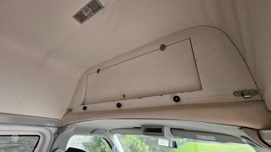 White Volkswagen Transporter 2016 in Marijampole, with an engine capacity of 1.97 L and mileage of 397 thousand km for 10200 €, photo 13 on AUTOMOTO.COM.LV