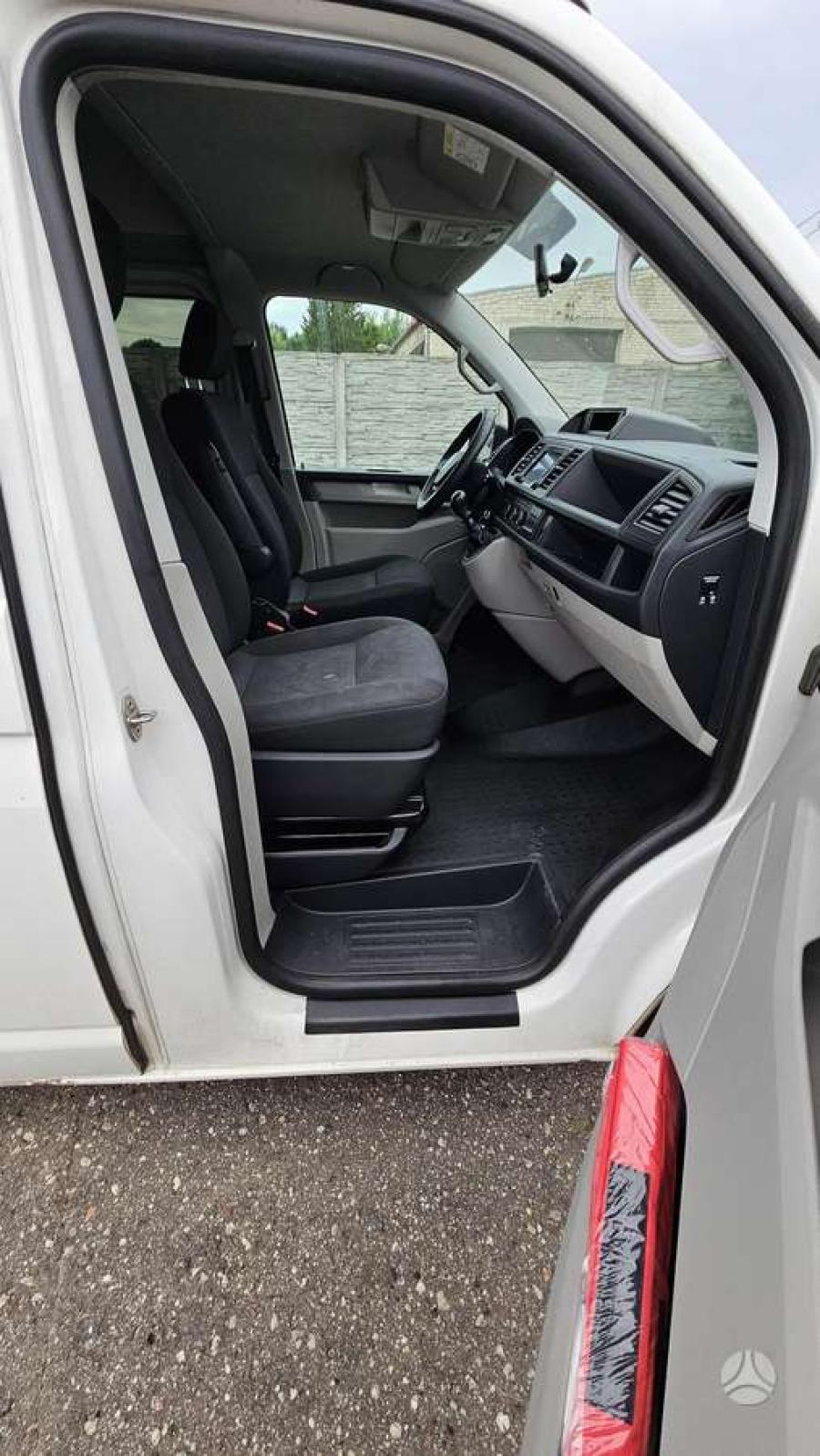 White Volkswagen Transporter 2016 in Marijampole, with an engine capacity of 1.97 L and mileage of 397 thousand km for 10200 €, photo 14 on AUTOMOTO.COM.LV
