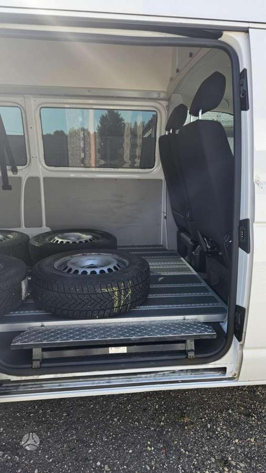 White Volkswagen Transporter 2016 in Marijampole, with an engine capacity of 1.97 L and mileage of 397 thousand km for 10200 €, photo 15 on AUTOMOTO.COM.LV