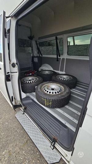 White Volkswagen Transporter 2016 in Marijampole, with an engine capacity of 1.97 L and mileage of 397 thousand km for 10200 €, photo 16 on AUTOMOTO.COM.LV