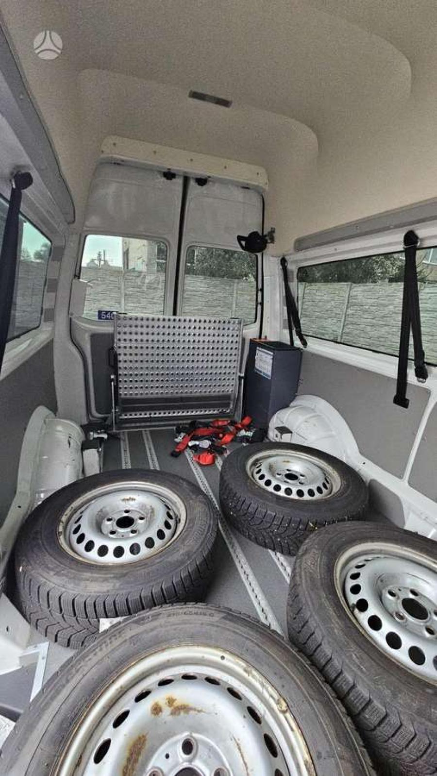 White Volkswagen Transporter 2016 in Marijampole, with an engine capacity of 1.97 L and mileage of 397 thousand km for 10200 €, photo 17 on AUTOMOTO.COM.LV
