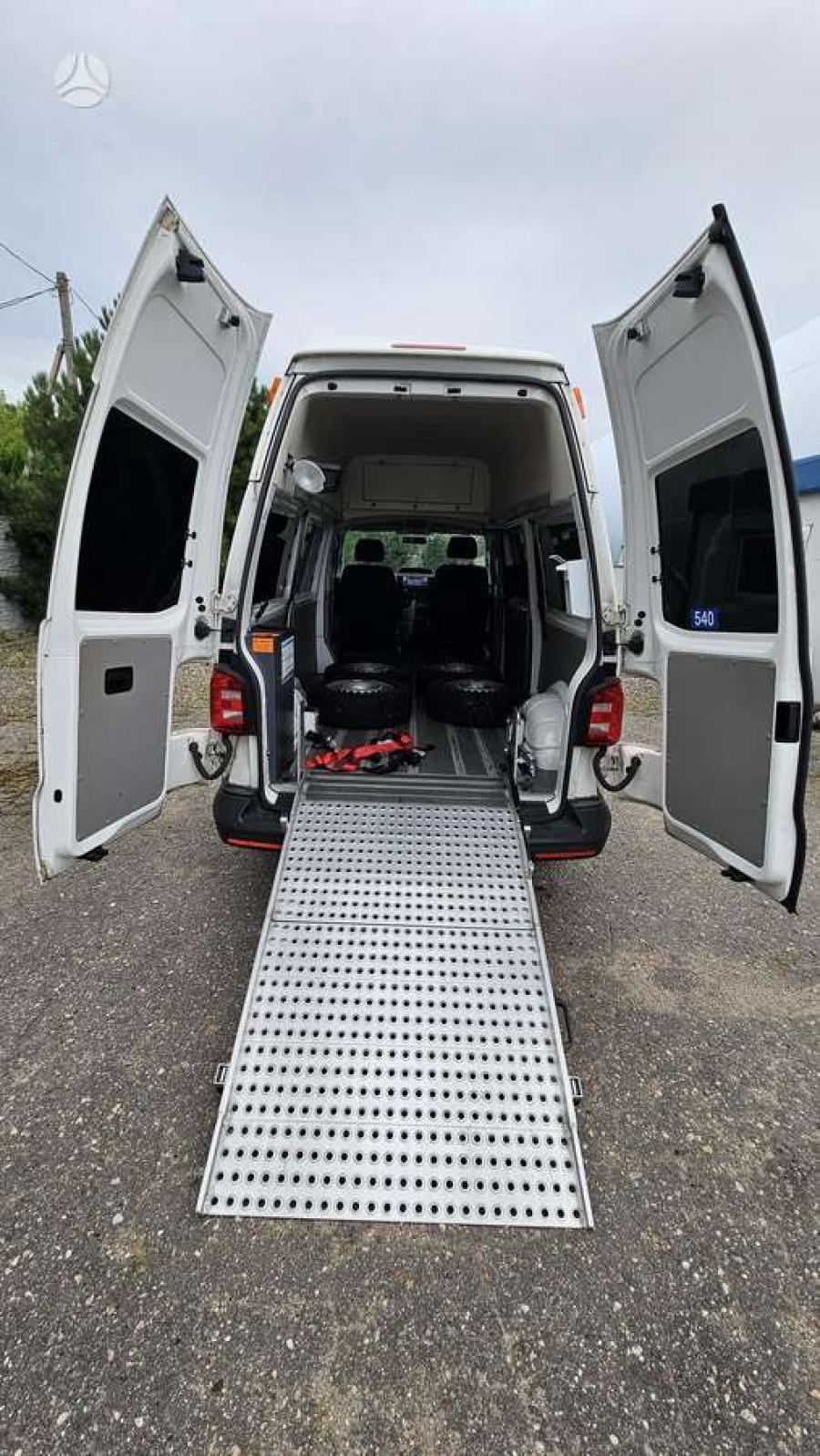 White Volkswagen Transporter 2016 in Marijampole, with an engine capacity of 1.97 L and mileage of 397 thousand km for 10200 €, photo 19 on AUTOMOTO.COM.LV