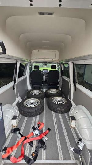 White Volkswagen Transporter 2016 in Marijampole, with an engine capacity of 1.97 L and mileage of 397 thousand km for 10200 €, photo 20 on AUTOMOTO.COM.LV