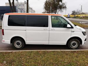 White Volkswagen Transporter 2017 in Kaunas, with an engine capacity of 2.00 L and mileage of 30 thousand km for 6900 €, photo 5 on AUTOMOTO.COM.LV