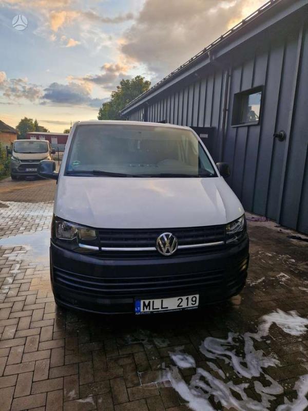 White Volkswagen Transporter 2017 in Kaunas, with an engine capacity of 2.00 L and mileage of 355 thousand km for 11000 €, photo 1 on AUTOMOTO.COM.LV