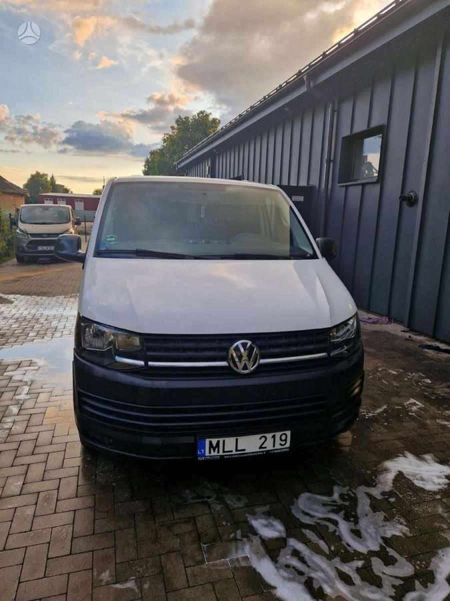 White Volkswagen Transporter 2017 in Kaunas, with an engine capacity of 2.00 L and mileage of 355 thousand km for 11000 €, photo 1 on AUTOMOTO.COM.LV