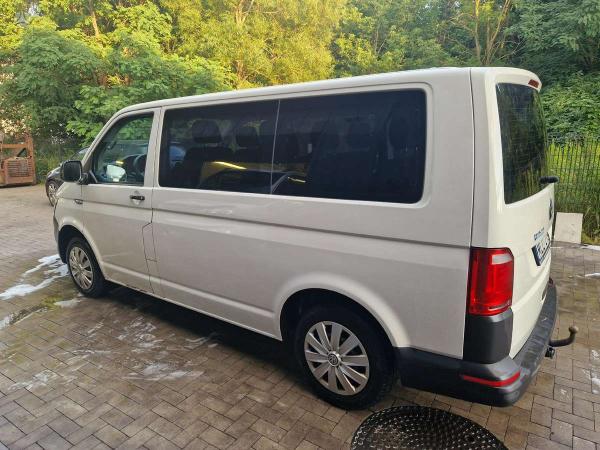 White Volkswagen Transporter 2017 in Kaunas, with an engine capacity of 2.00 L and mileage of 355 thousand km for 11000 €, photo 6 on AUTOMOTO.COM.LV