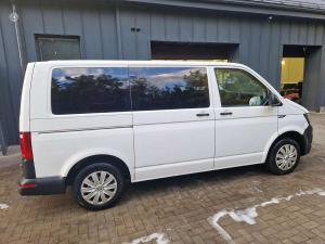 White Volkswagen Transporter 2017 in Kaunas, with an engine capacity of 2.00 L and mileage of 355 thousand km for 11000 €, photo 5 on AUTOMOTO.COM.LV
