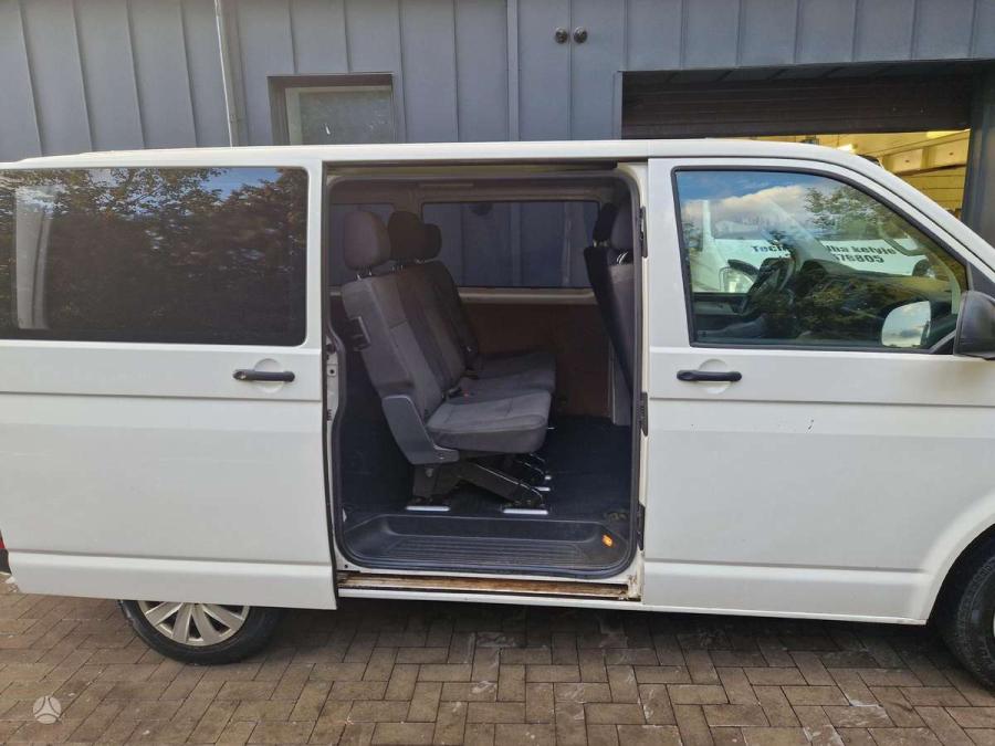 White Volkswagen Transporter 2017 in Kaunas, with an engine capacity of 2.00 L and mileage of 355 thousand km for 11000 €, photo 9 on AUTOMOTO.COM.LV