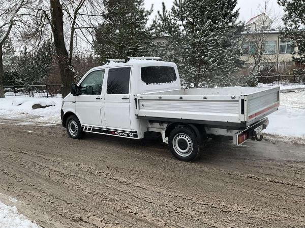 White Volkswagen Transporter 2017 in Siauliai, with an engine capacity of 2.00 L and mileage of 260 thousand km for 13999 €, photo 6 on AUTOMOTO.COM.LV