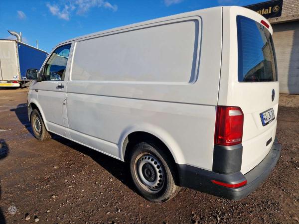 White Volkswagen Transporter 2017 in Utena, with an engine capacity of 1.97 L and mileage of 207 thousand km for 7900 €, photo 4 on AUTOMOTO.COM.LV