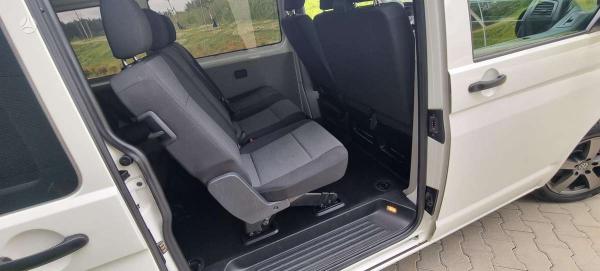White Volkswagen Transporter 2017 in Vilnius, with an engine capacity of 2.00 L and mileage of 288 thousand km for 12850 €, photo 10 on AUTOMOTO.COM.LV