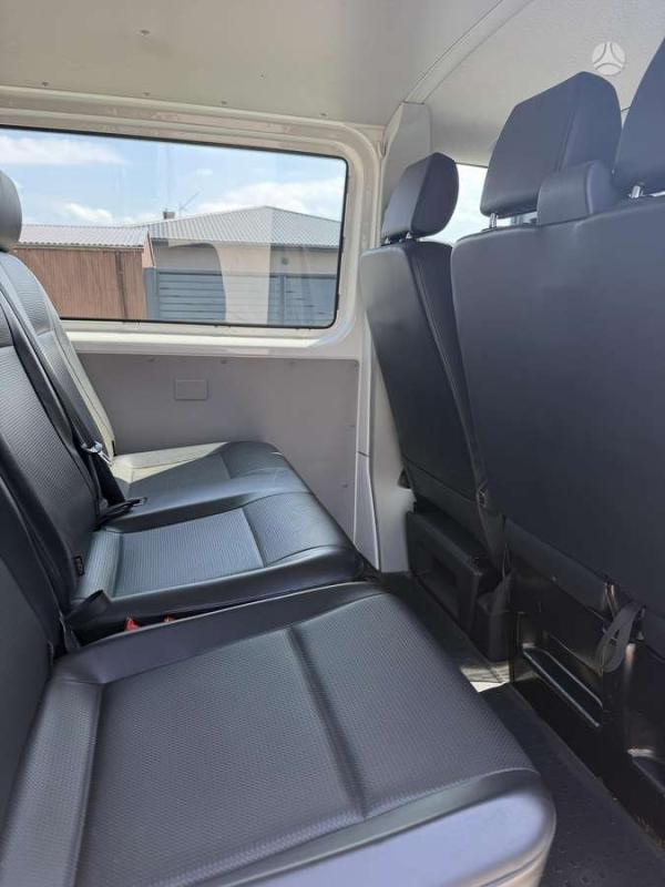 White Volkswagen Transporter 2017 in Kaunas, with an engine capacity of 1.97 L and mileage of 62 thousand km for 16850 €, photo 6 on AUTOMOTO.COM.LV