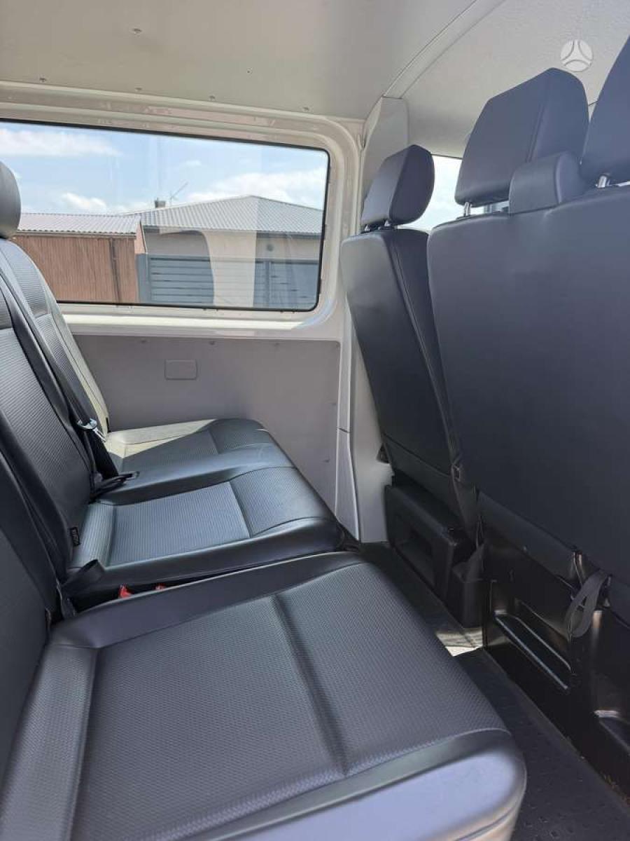 White Volkswagen Transporter 2017 in Kaunas, with an engine capacity of 1.97 L and mileage of 62 thousand km for 16850 €, photo 7 on AUTOMOTO.COM.LV
