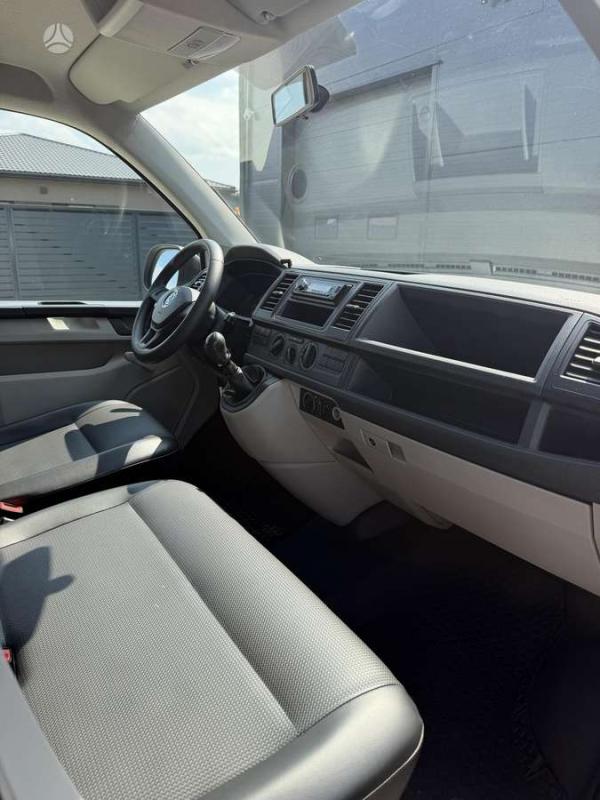 White Volkswagen Transporter 2017 in Kaunas, with an engine capacity of 1.97 L and mileage of 62 thousand km for 16850 €, photo 8 on AUTOMOTO.COM.LV