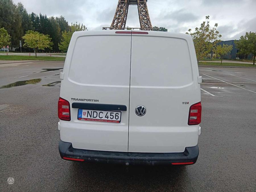 White Volkswagen Transporter 2017 in Mazeikiai, with an engine capacity of 1.97 L and mileage of 247 thousand km for 11300 €, photo 5 on AUTOMOTO.COM.LV