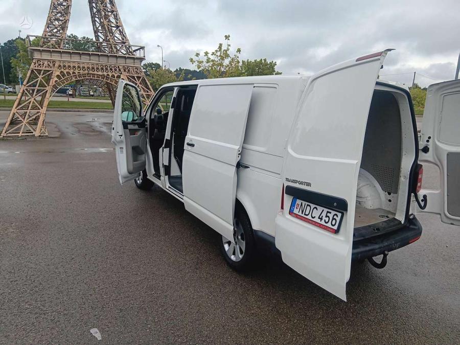 White Volkswagen Transporter 2017 in Mazeikiai, with an engine capacity of 1.97 L and mileage of 247 thousand km for 11300 €, photo 10 on AUTOMOTO.COM.LV