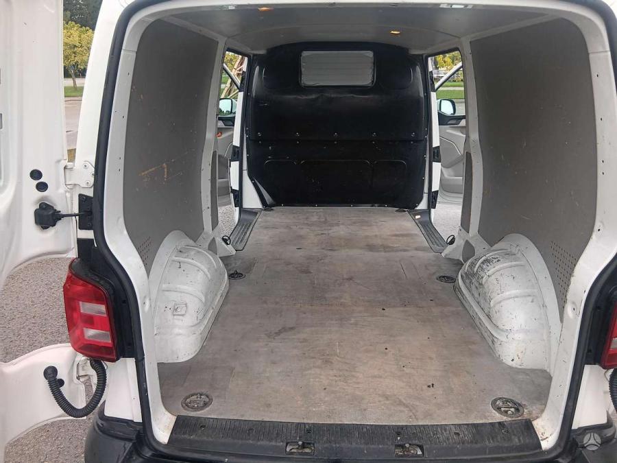 White Volkswagen Transporter 2017 in Mazeikiai, with an engine capacity of 1.97 L and mileage of 247 thousand km for 11300 €, photo 11 on AUTOMOTO.COM.LV