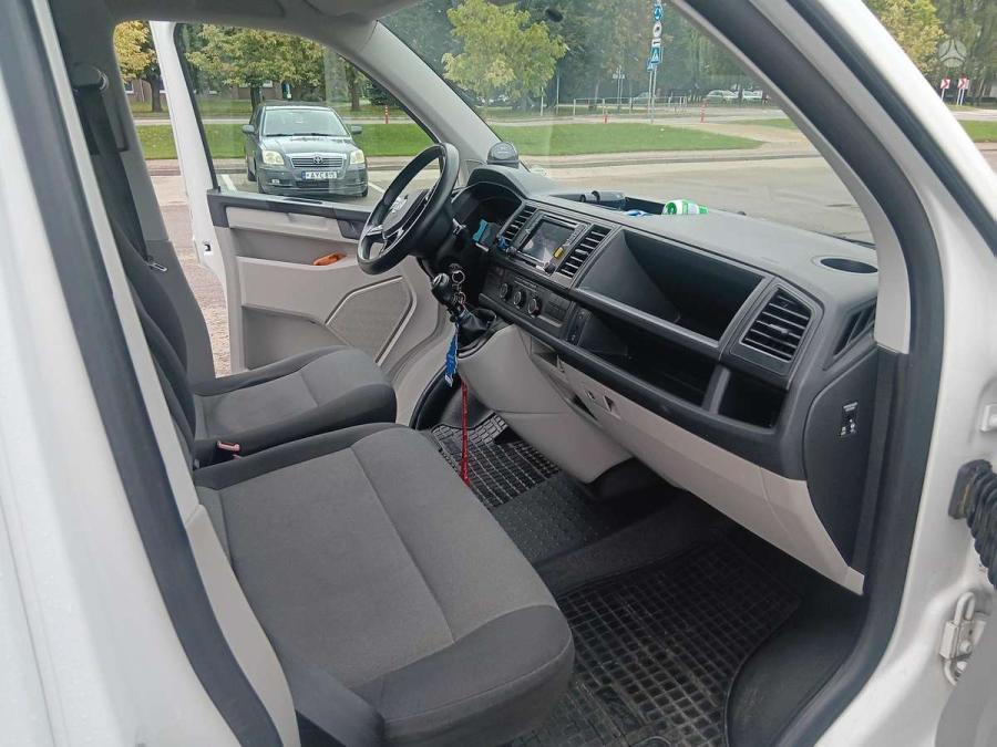 White Volkswagen Transporter 2017 in Mazeikiai, with an engine capacity of 1.97 L and mileage of 247 thousand km for 11300 €, photo 12 on AUTOMOTO.COM.LV