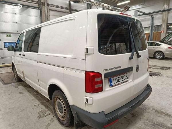 Balts Volkswagen Transporter 2018 Utena, ar dzinēja tilpumu 2.00 L un nobraukumu 300 tūkst. km par 5800 €, foto 5 vietnē AUTOMOTO.COM.LV