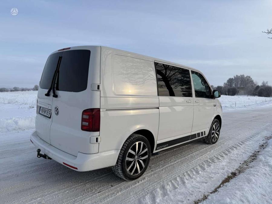 White Volkswagen Transporter 2018 in Taurage, with an engine capacity of 1.97 L and mileage of 248 thousand km for 14000 €, photo 3 on AUTOMOTO.COM.LV