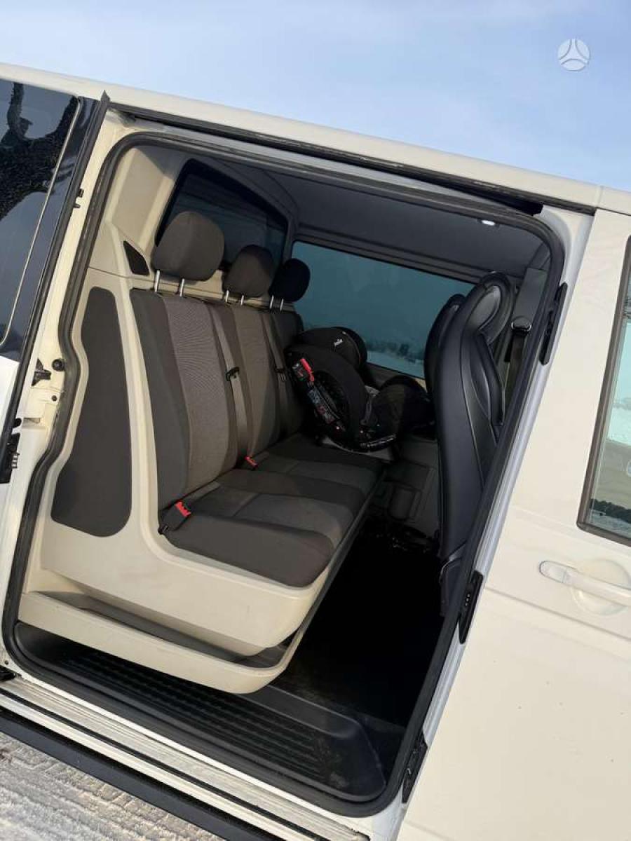White Volkswagen Transporter 2018 in Taurage, with an engine capacity of 1.97 L and mileage of 248 thousand km for 14000 €, photo 6 on AUTOMOTO.COM.LV