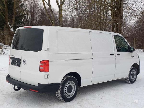 White Volkswagen Transporter 2018 in Siauliai, with an engine capacity of 2.00 L and mileage of 114 thousand km for 12950 €, photo 2 on AUTOMOTO.COM.LV