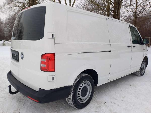 White Volkswagen Transporter 2018 in Siauliai, with an engine capacity of 2.00 L and mileage of 114 thousand km for 12950 €, photo 3 on AUTOMOTO.COM.LV