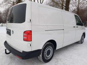 White Volkswagen Transporter 2018 in Siauliai, with an engine capacity of 2.00 L and mileage of 114 thousand km for 12950 €, photo 3 on AUTOMOTO.COM.LV
