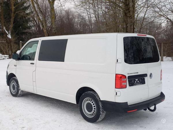 White Volkswagen Transporter 2018 in Siauliai, with an engine capacity of 2.00 L and mileage of 114 thousand km for 12950 €, photo 6 on AUTOMOTO.COM.LV