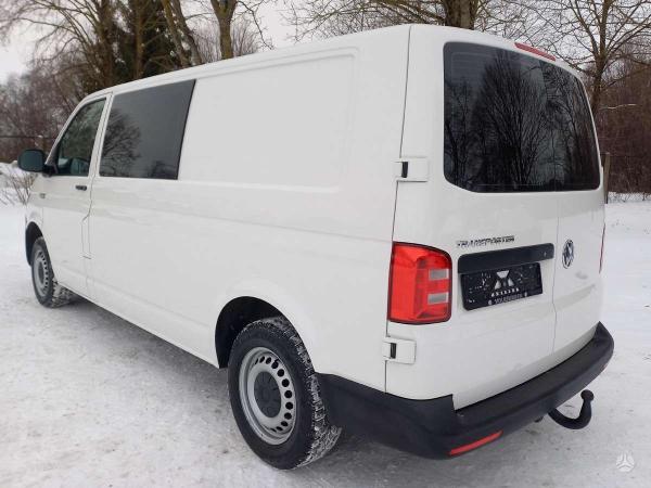 White Volkswagen Transporter 2018 in Siauliai, with an engine capacity of 2.00 L and mileage of 114 thousand km for 12950 €, photo 7 on AUTOMOTO.COM.LV