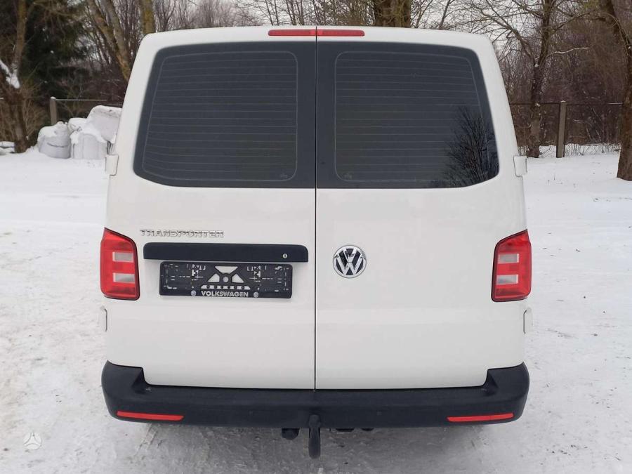 White Volkswagen Transporter 2018 in Siauliai, with an engine capacity of 2.00 L and mileage of 114 thousand km for 12950 €, photo 10 on AUTOMOTO.COM.LV