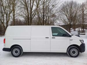 White Volkswagen Transporter 2018 in Siauliai, with an engine capacity of 2.00 L and mileage of 114 thousand km for 12950 €, photo 11 on AUTOMOTO.COM.LV