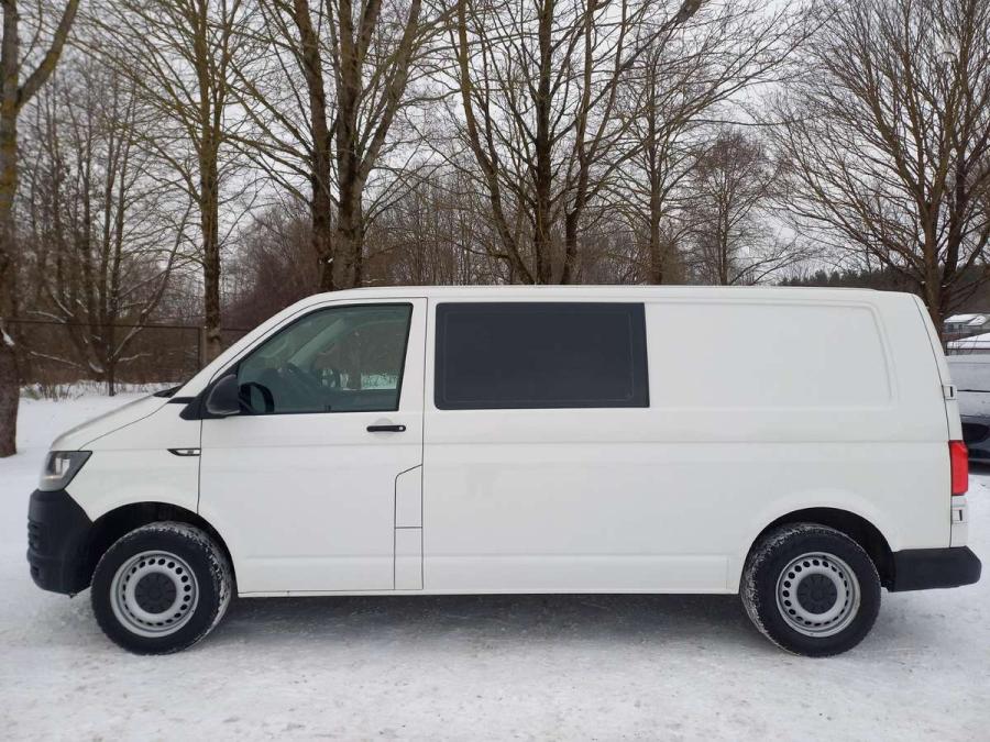 White Volkswagen Transporter 2018 in Siauliai, with an engine capacity of 2.00 L and mileage of 114 thousand km for 12950 €, photo 12 on AUTOMOTO.COM.LV
