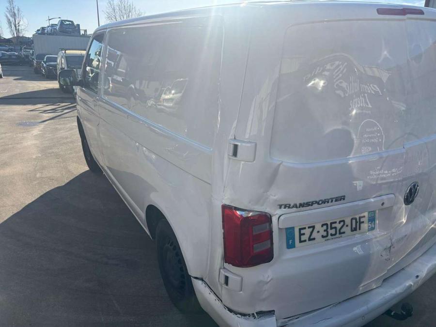 Balts Volkswagen Transporter 2018 Utena, ar dzinēja tilpumu 2.00 L un nobraukumu 265 tūkst. km par 8200 €, foto 3 vietnē AUTOMOTO.COM.LV