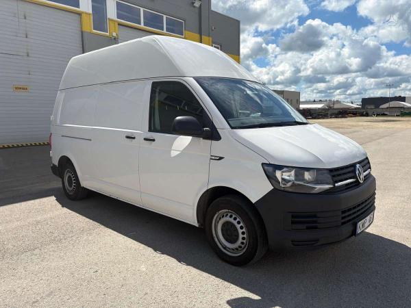 White Volkswagen Transporter 2018 in Mazeikiai, with an engine capacity of 1.97 L and mileage of 380 thousand km for 9500 €, photo 1 on AUTOMOTO.COM.LV