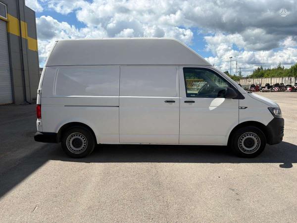 White Volkswagen Transporter 2018 in Mazeikiai, with an engine capacity of 1.97 L and mileage of 380 thousand km for 9500 €, photo 4 on AUTOMOTO.COM.LV