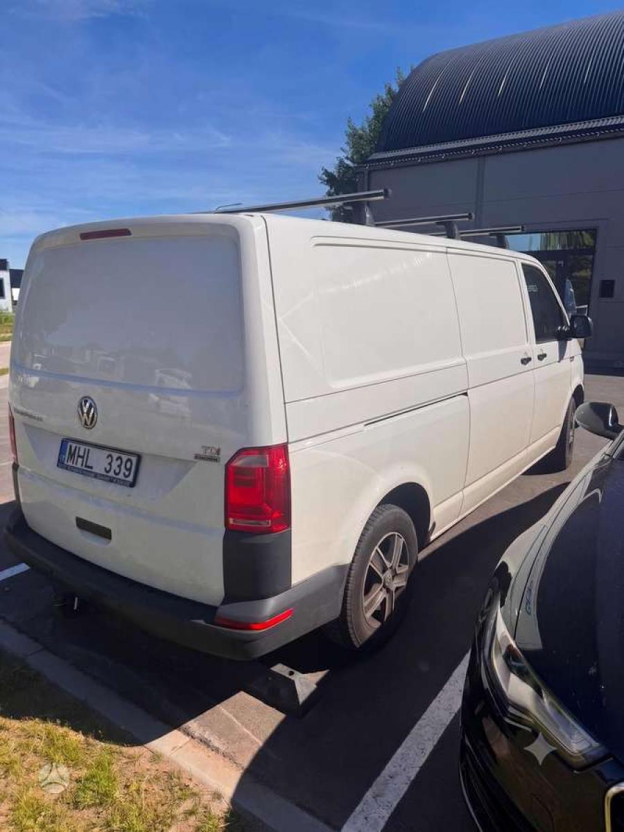 White Volkswagen Transporter 2018 in Klaipeda, with an engine capacity of 2.00 L and mileage of 260 thousand km for 12700 €, photo 1 on AUTOMOTO.COM.LV
