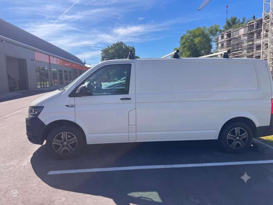 White Volkswagen Transporter 2018 in Klaipeda, with an engine capacity of 2.00 L and mileage of 260 thousand km for 12700 €, photo 4 on AUTOMOTO.COM.LV