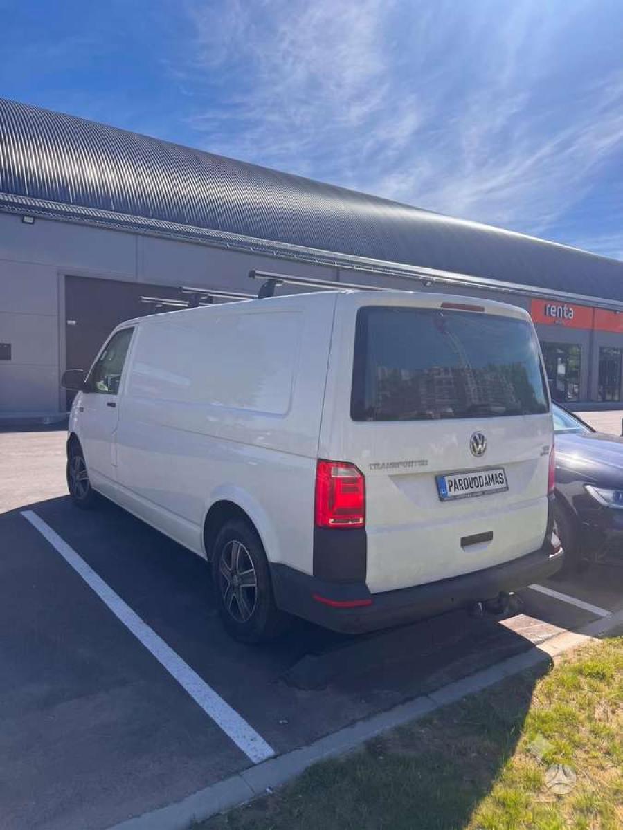 White Volkswagen Transporter 2018 in Klaipeda, with an engine capacity of 2.00 L and mileage of 260 thousand km for 12700 €, photo 5 on AUTOMOTO.COM.LV