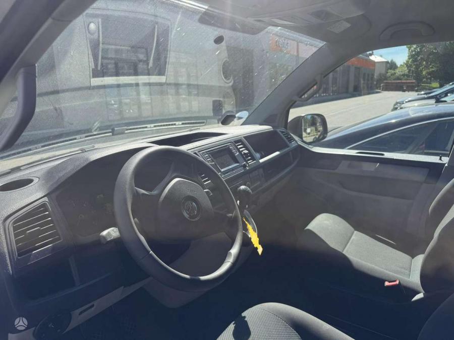 White Volkswagen Transporter 2018 in Klaipeda, with an engine capacity of 2.00 L and mileage of 260 thousand km for 12700 €, photo 9 on AUTOMOTO.COM.LV