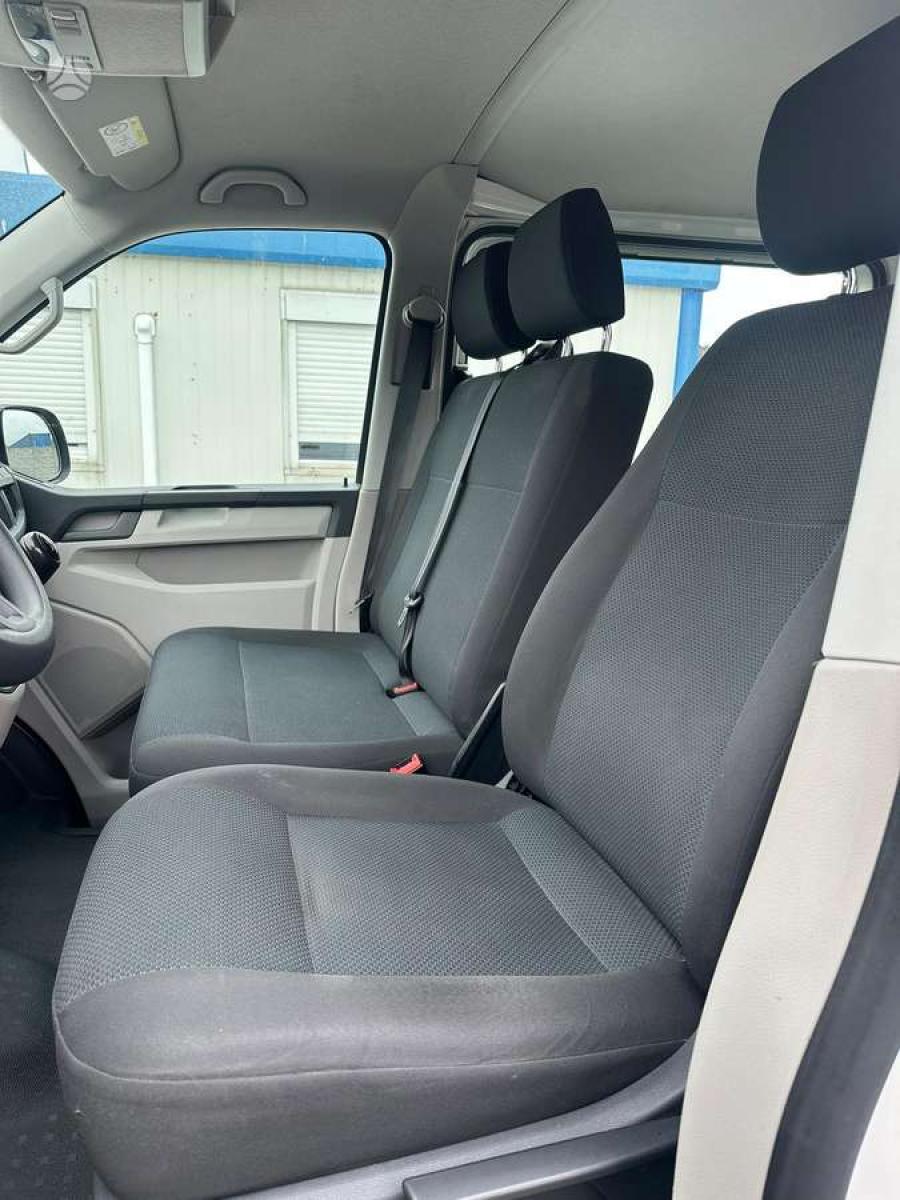 White Volkswagen Transporter 2018 in Marijampole, with an engine capacity of 1.97 L and mileage of 266 thousand km for 13800 €, photo 10 on AUTOMOTO.COM.LV