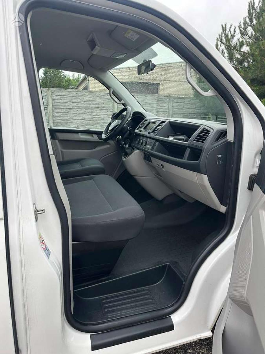 White Volkswagen Transporter 2018 in Marijampole, with an engine capacity of 1.97 L and mileage of 266 thousand km for 13800 €, photo 13 on AUTOMOTO.COM.LV