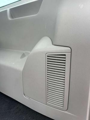 White Volkswagen Transporter 2018 in Marijampole, with an engine capacity of 1.97 L and mileage of 266 thousand km for 13800 €, photo 17 on AUTOMOTO.COM.LV