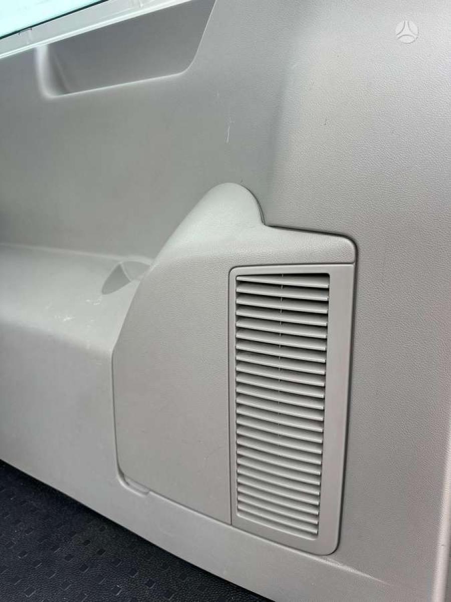 White Volkswagen Transporter 2018 in Marijampole, with an engine capacity of 1.97 L and mileage of 266 thousand km for 13800 €, photo 17 on AUTOMOTO.COM.LV