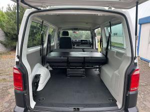 White Volkswagen Transporter 2018 in Marijampole, with an engine capacity of 1.97 L and mileage of 266 thousand km for 13800 €, photo 18 on AUTOMOTO.COM.LV