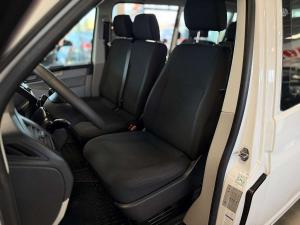 White Volkswagen Transporter 2018 in Klaipeda, with an engine capacity of 2.00 L and mileage of 220 thousand km for 18500 €, photo 23 on AUTOMOTO.COM.LV