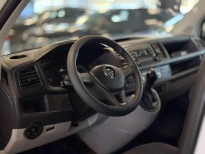 White Volkswagen Transporter 2018 in Klaipeda, with an engine capacity of 2.00 L and mileage of 220 thousand km for 18500 €, photo 24 on AUTOMOTO.COM.LV